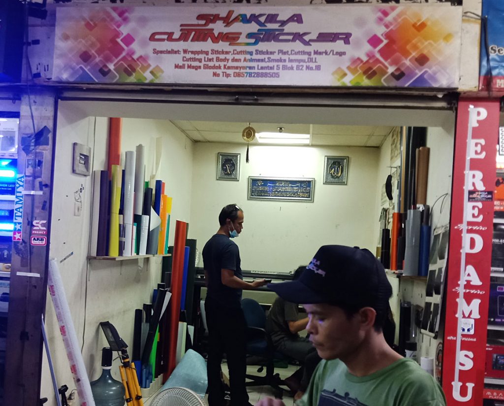 Shakila Cutting Sticker – Mall MGK